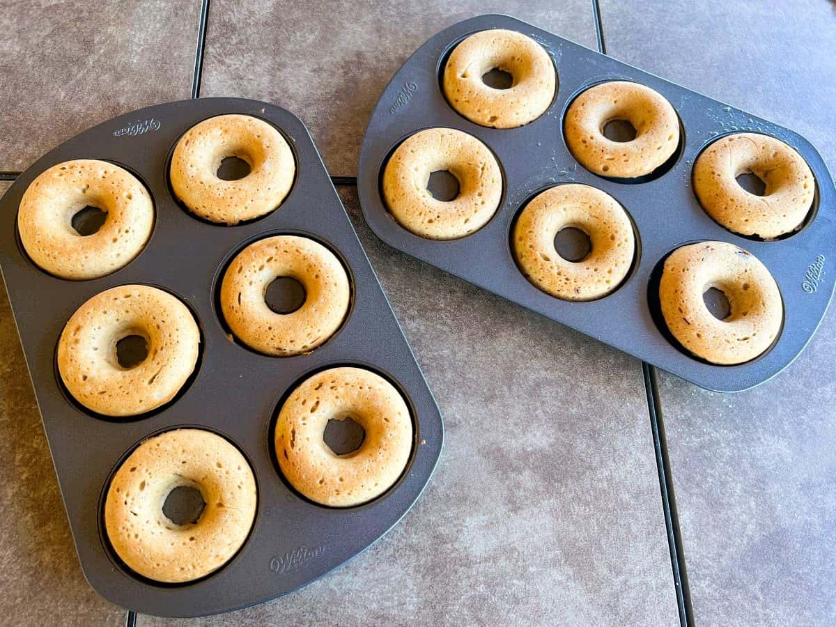 The Most Delicious Baked Apple Cider Donuts Recipe - Entertaining the ...